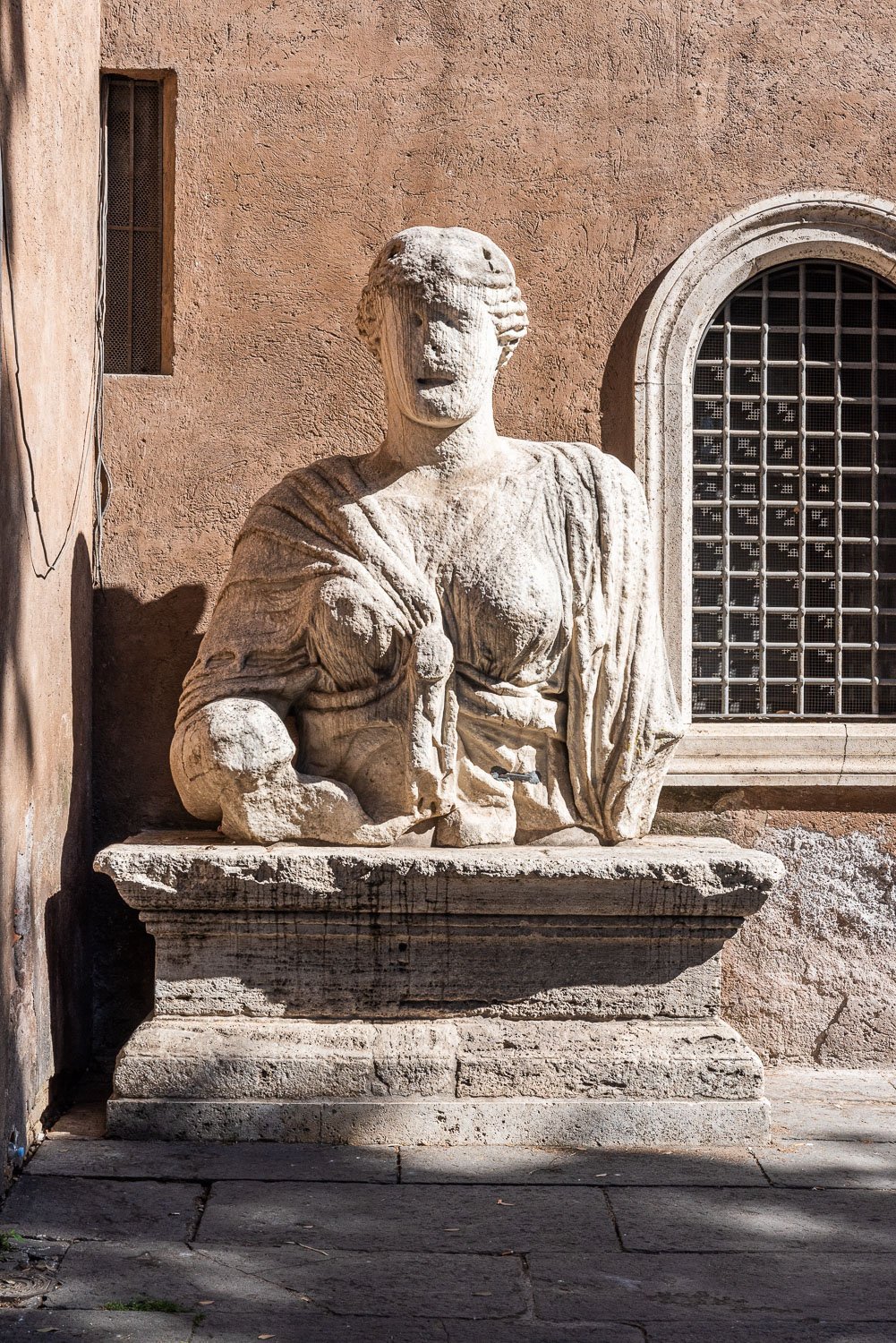 These Famous Rome Statues Are Talked To With Complaints